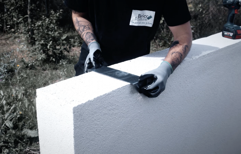 Patte de fixation Acier galva 10/10 ème pour couvertine | Brico-Toiture